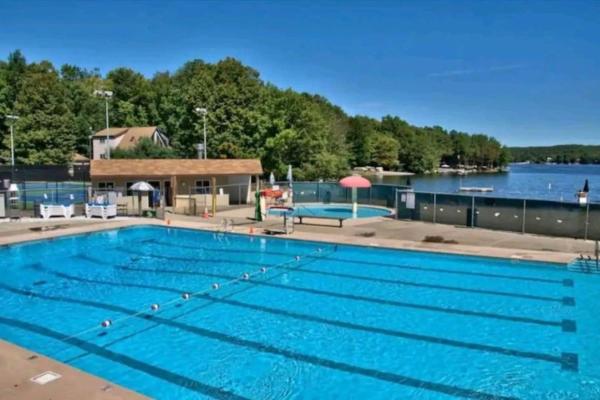 Relaxing 4bd Luxe Cabin With Hot Tub And Fire Pit - Lake Ariel, PA