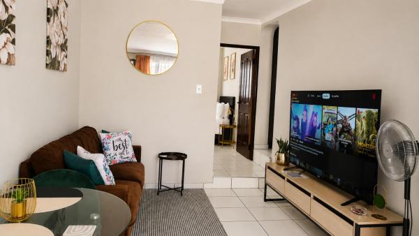 Sandalion Cottage Near Or Tambo Airport & Greenstone - Germiston