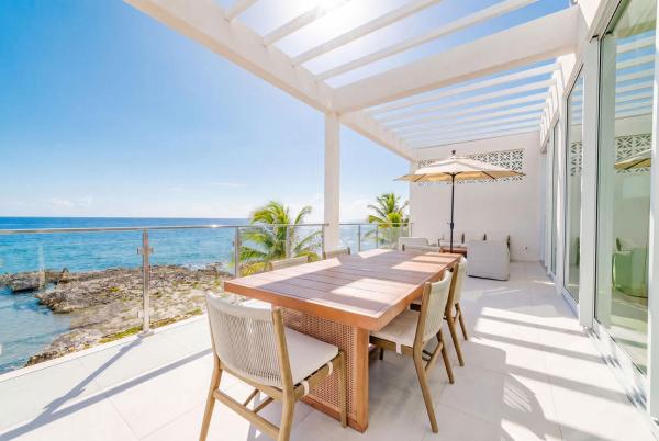41 Sunset Point Vacations Luxury Oceanfront 3 Bedroom Condo With Pool And Hot Tub - West Bay