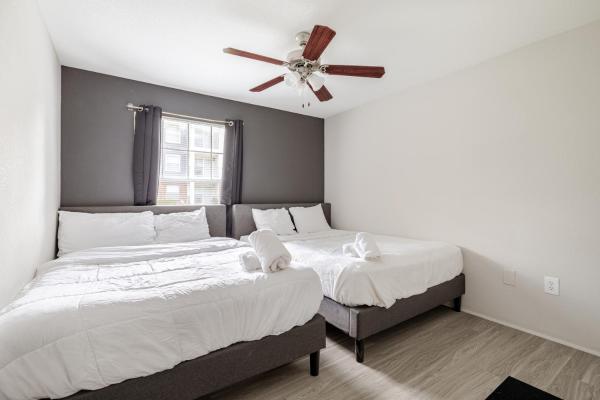 Tidy 1br With 2 Beds | Walk To Nrg | By Med Center - Houston, TX