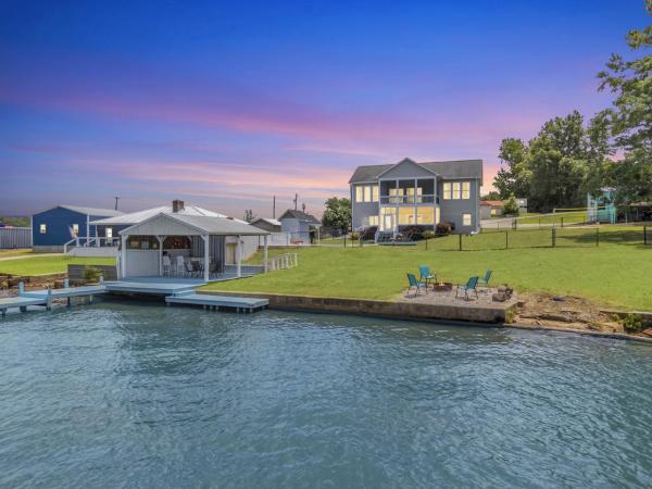 Lakefront Getaway With Dock, Pool, Sunset Games - Lake Greenwood, SC