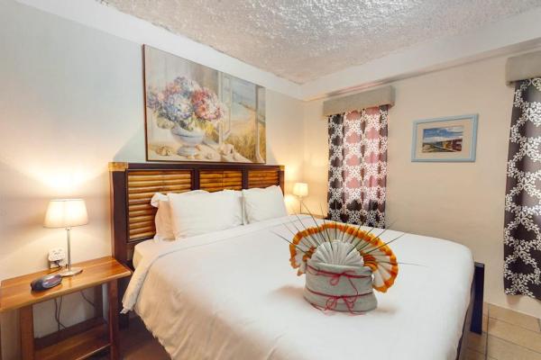 Sunrise King Suite At Hummingbird Home Suites Gold Standard Certified - Belize