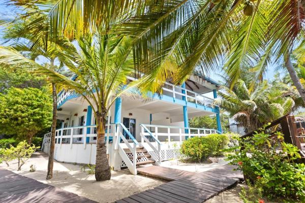 Oceanfront Escape With Shared Outdoor Pool Free Wifi & Air Conditioning - Belize