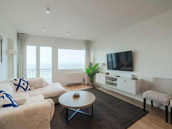 Seafront Apartment With Views In Blankenberge - Brujas