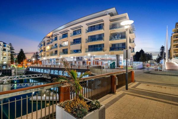 Sub-penthouse With Marina View By Host Solutions - Glenelg