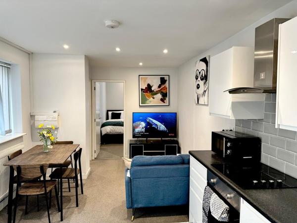Stylish 2br Apt, Contractors & Families, 2 Free Parking - Stoke-on-Trent