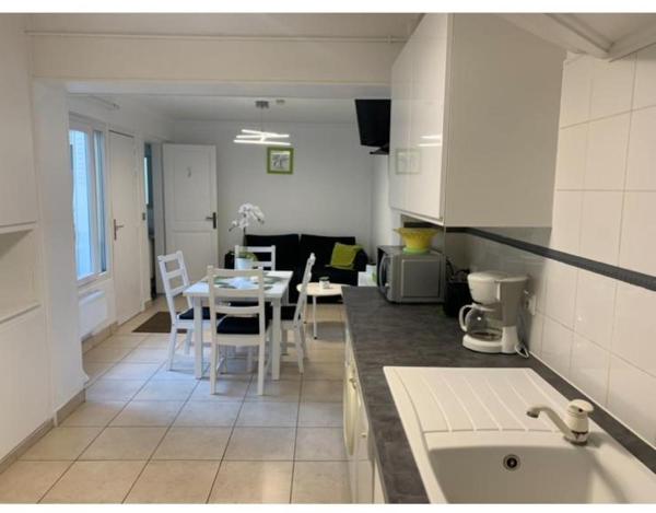 Maison Accueillante à La Courneuve Avec Jardin Clôturé - Drancy