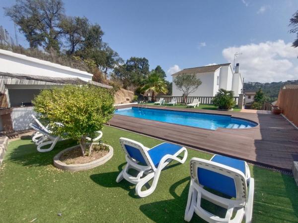 Bright Villa In Vidreres With Private Pool And Jacuzzi - Lloret de Mar