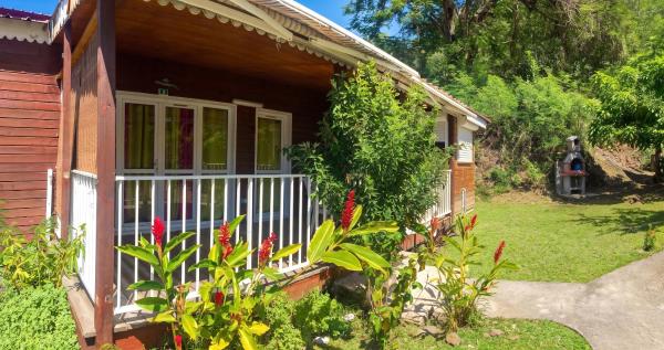 Bungalow Charmant Proche De Bouillante Avec Climatisation. - Guadeloupe
