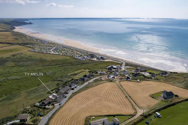 Unforgettable Sea Views, Hot Tub, Modern Property - Solva