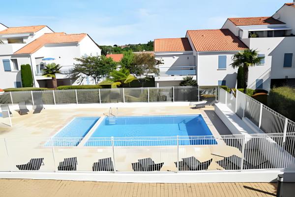 Maison Charmante à Vaux-sur-mer Avec Piscine Partagée - France