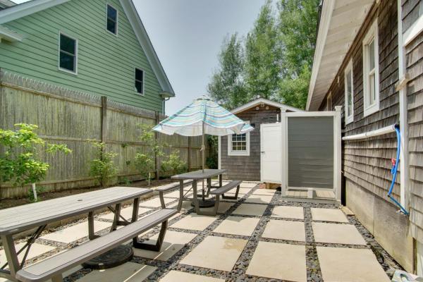 Walk To Beach! Oak Bluffs Home & Studio - Oak Bluffs, MA