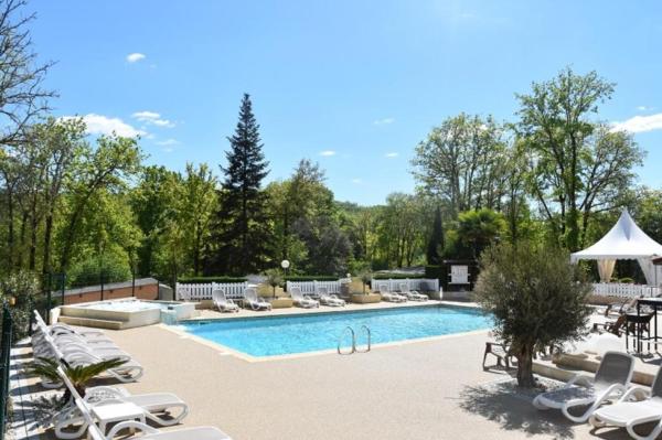 Camping Village La Cheneraie - Saint-Cirq-Lapopie