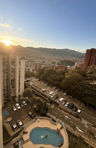 Apto Excelente Vista A Medellin, Cerca A Todo - Medellín