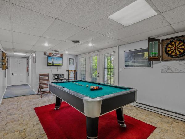 Blue Badger Cottage -Wifi, Fire Pit, Fireplace, Screen Porch, Game Room, King Bed, Grill - West Virginia