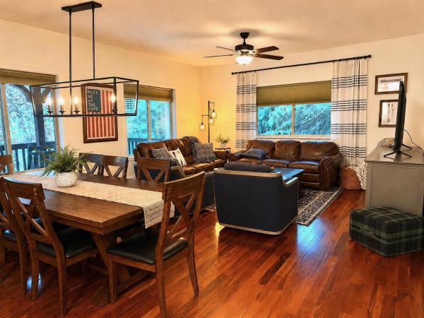Davis Avenue Luxury Lodge - Payette Lake, ID