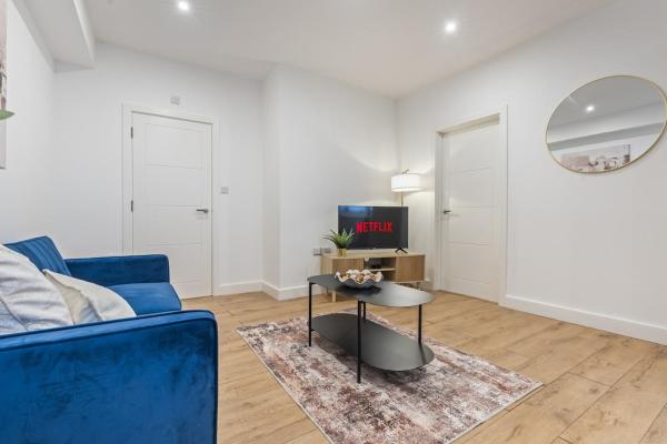 Coulsdon Luxe Suite Sleeps 2 Near Station - Epsom