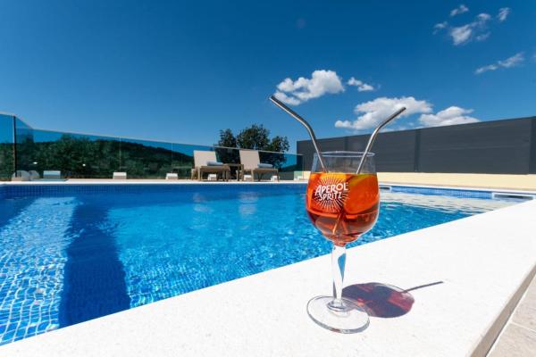 Apartments Neda With Heated Pool And Jacuzzi - Šibenik