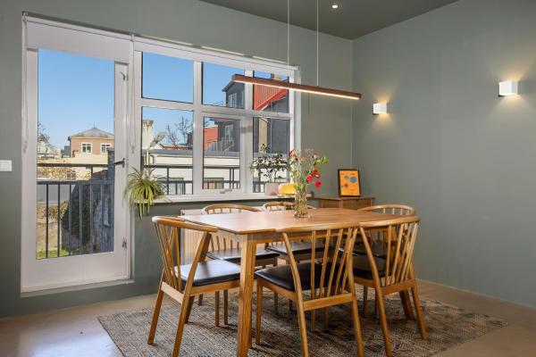 Stylish Downtown Reykjavík Flat With Balcony - Reykjavik