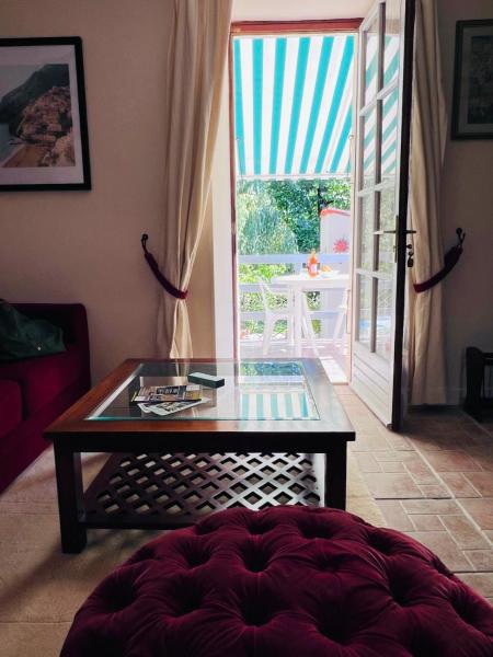 Charming Country Home With Terrace & Garden Views In Saint Savinien - Saintes