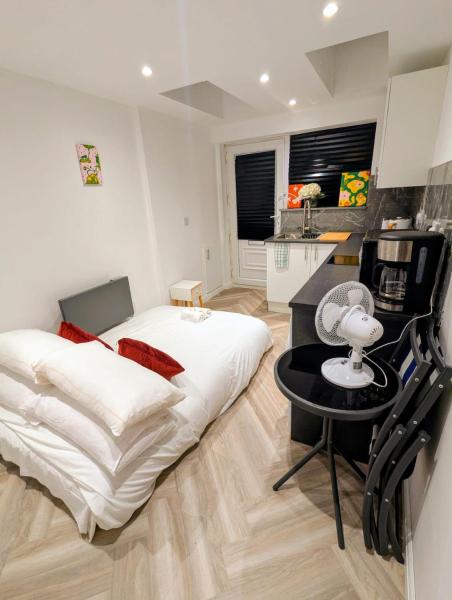 Cosy 1 Bed With Ensuite & Private Parking - Nantwich