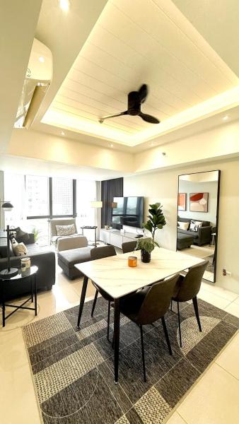 Eastwood Qc 2br Condo Walk To Mall Cafés & Dining - San Mateo