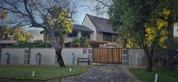 Waterfront Holiday Home - Hartbeespoort