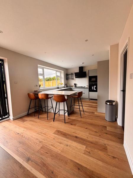 5 Bed Contractor & Family Stay Parking Sleep 8 - Epsom