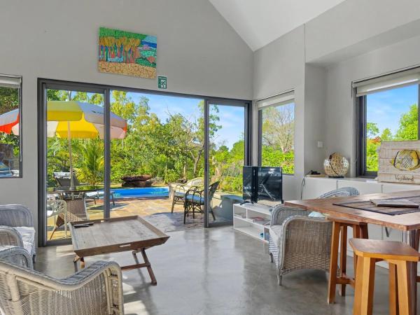 Cozy Nature Escape - 2br Tiny House With Pool & Bbq - Mauritius