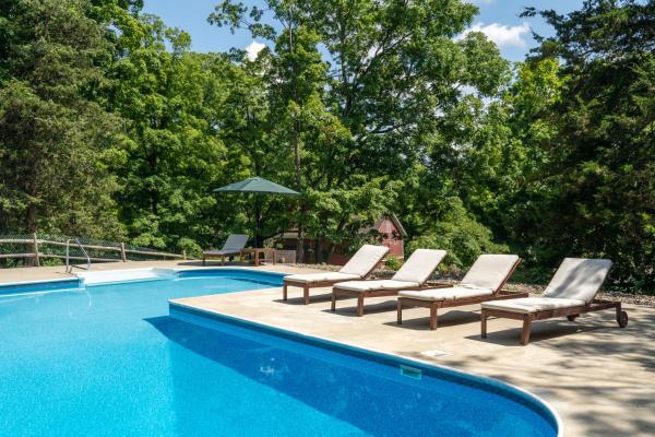 Todd Hill Farmhouse Historic Charm & Luxury - Dutchess County, NY