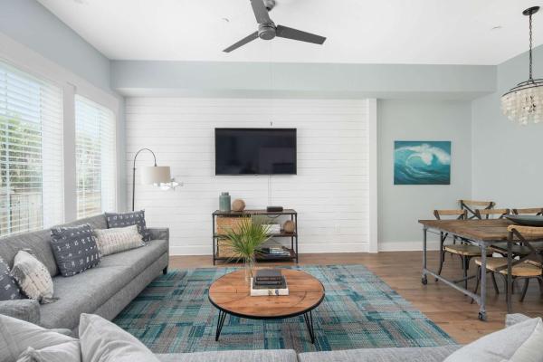 Walk Everywhere 12br Retreat 3 Pools Sleeps 24 - Folly Beach, SC