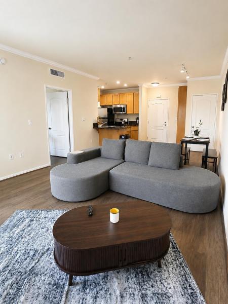 Spacious Retreat In Dtla 1b1b With Balcony -Pool Jacuzzi With City View And Huge Gym - Pasadena, CA