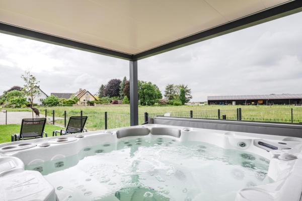 Private Jacuzzi, 3 Suites, Enclosed Garden & Parking - Illkirch-Graffenstaden