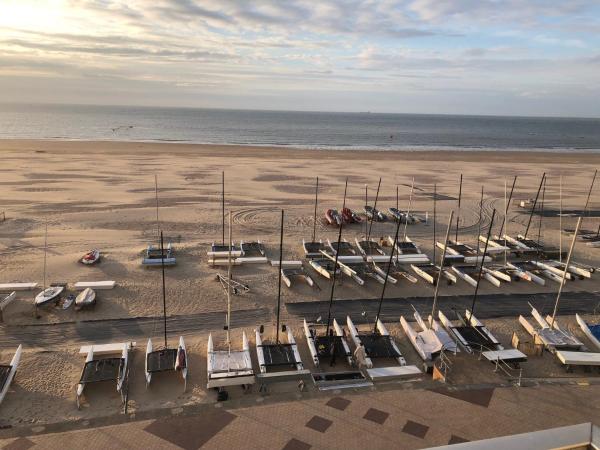 Seafront Appartement On Seawall Of Knokke-duinbergen - Bruges