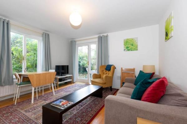 Charming Peaceful 2 Bedroom With Parking And Garden - London