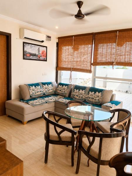 Luxurious 2bhk ! The White Casa !Near Medanta Hospital - Gurgaon