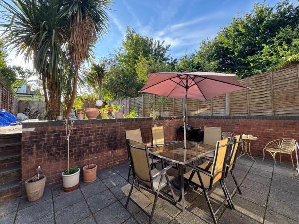 Garden Flat - Sleeps 6 - Harrow