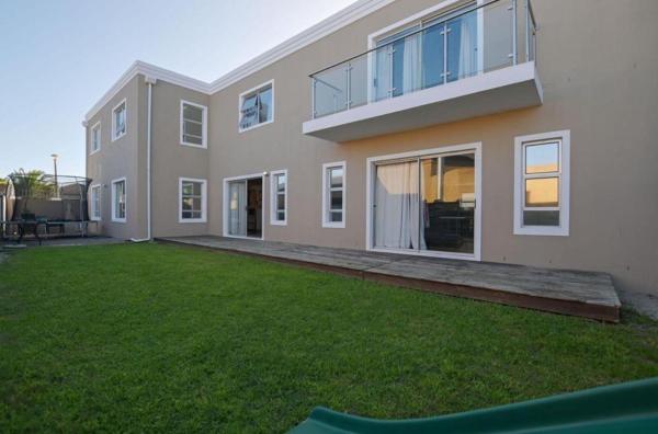 Luxury Family Retreat With Braai & Garden - Cape Town