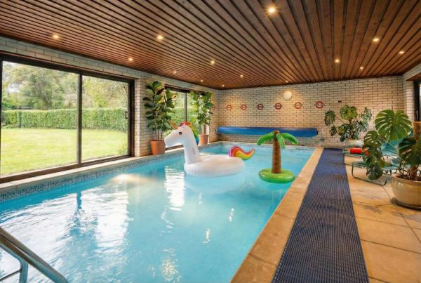 Ultimate City Home With Private Pool & Cinema Room - Cambridge