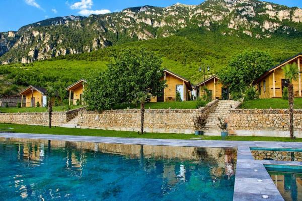 Bujtina Kapinova - Albania