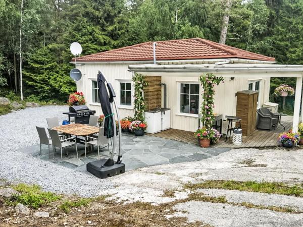 Holiday Home Wunderschönes Cottage Traum Von Wald Und Meer By Interhome - Stenungsund