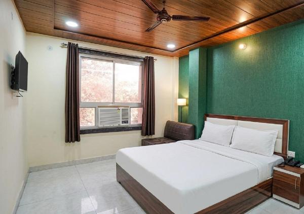 Hotel Oasis Inn -100 Feet Road - Kanpur