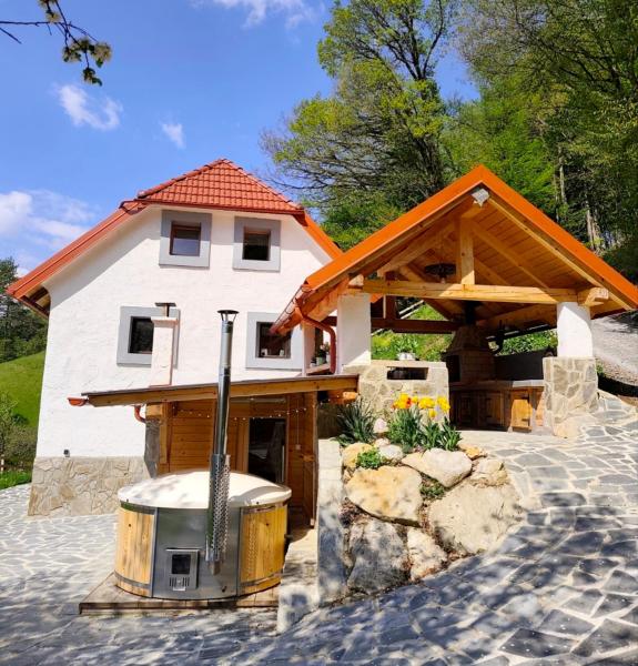 Kmetija Karničnik-kmečka Hiša Matejka With Hot Tub&sauna - Velenje