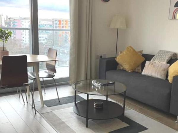 Modern 1 Bedroom Apartment Near Canary Wharf With Balcony - Beckenham