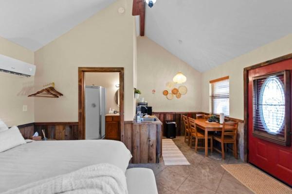 The Tasman At Nicole Creek Cabins - Waco, TX