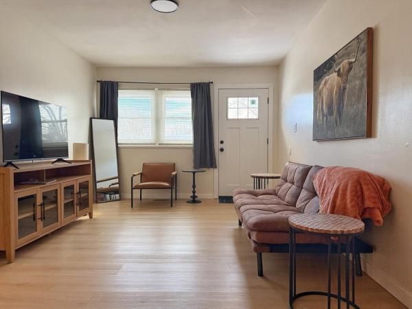 Fairlawn Retreat - 2br 1ba Newly Remodeled Apt - United States