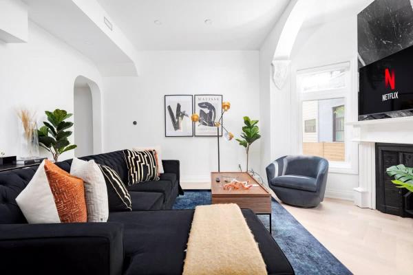 Designer Toronto Apartment Parkdale Retreat - Mississauga