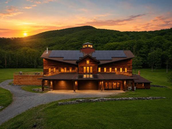 Secluded 200 Acre Estate Pool Catskills - Woodstock, NY