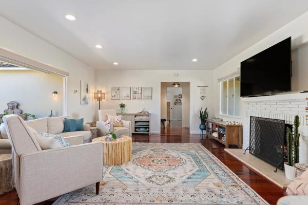 Bella Luna - Montecito