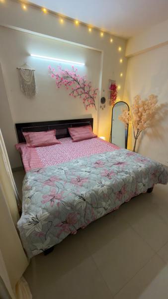 Luxury Floral Retreat Near Amrita Hospital - Faridabad